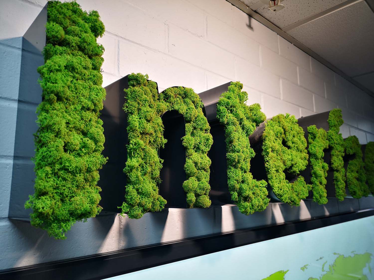 Living Signs! - LE Graphics