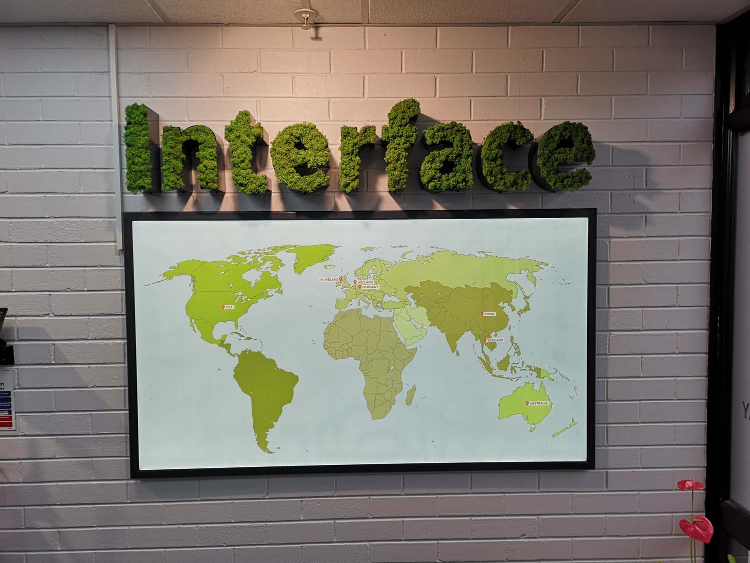 Living Signs! - LE Graphics