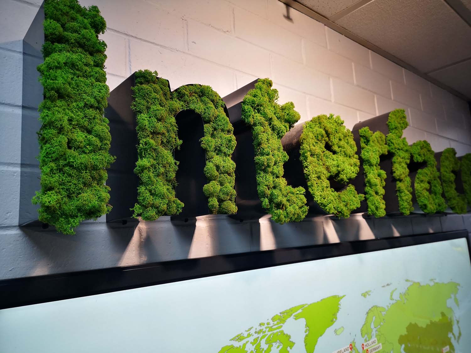 Living Signs! - LE Graphics