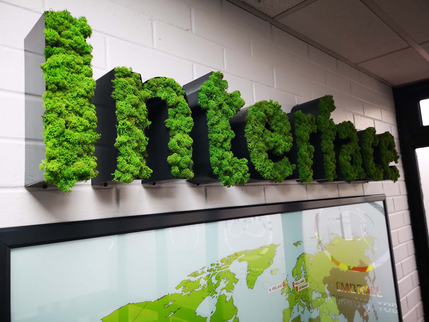 Living Signs! - LE Graphics